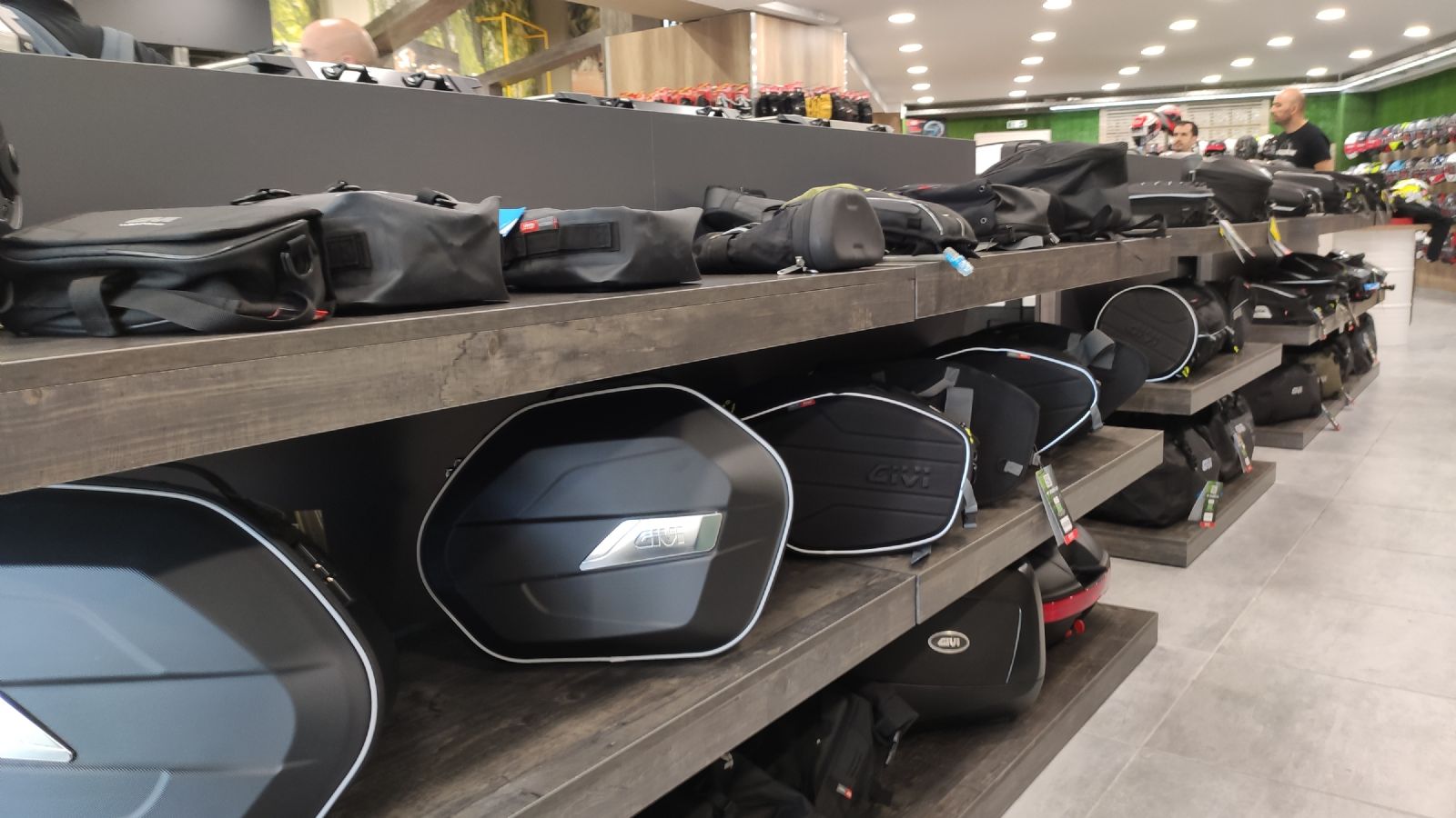 Νέο κατάστημα Moto Market στην Αθήνα - accessories