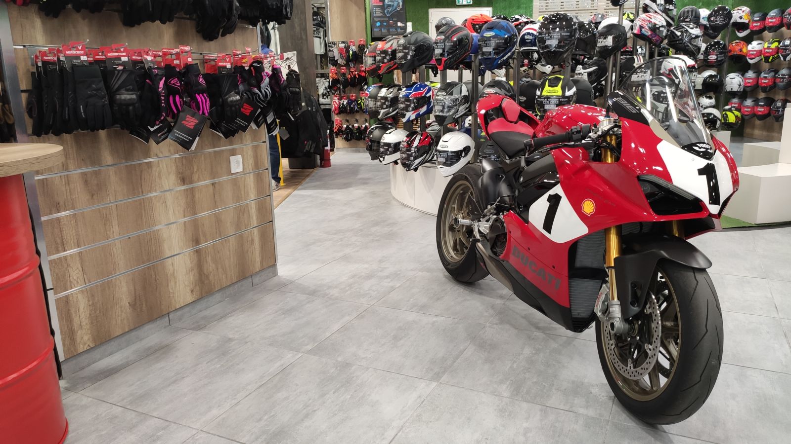 Νέο κατάστημα Moto Market στην Αθήνα - accessories