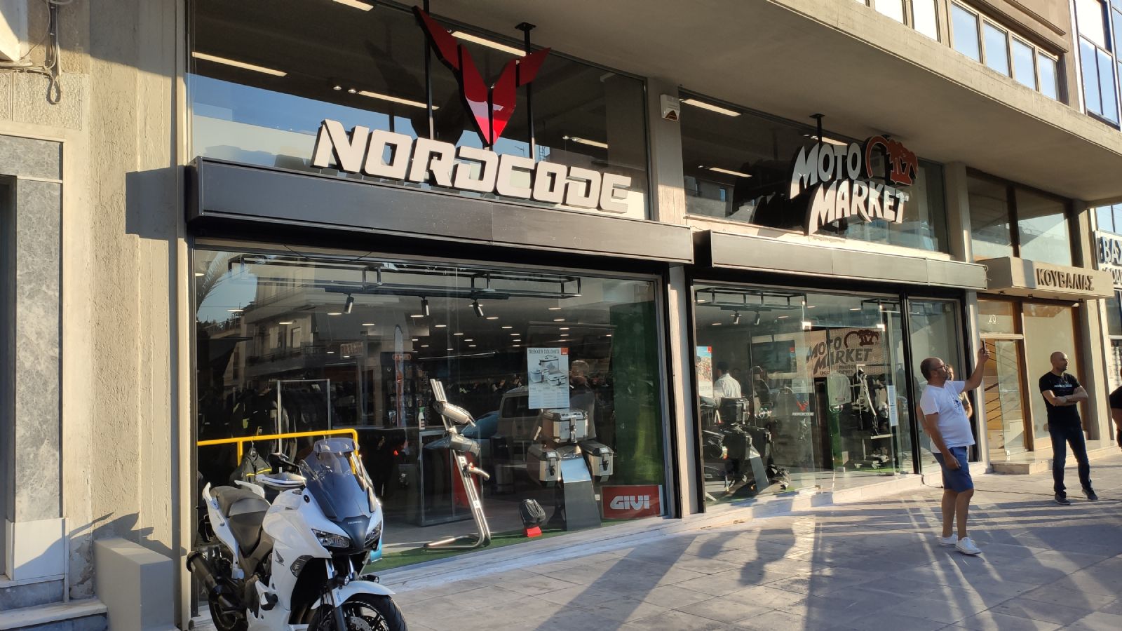 Νέο κατάστημα Moto Market στην Αθήνα - accessories