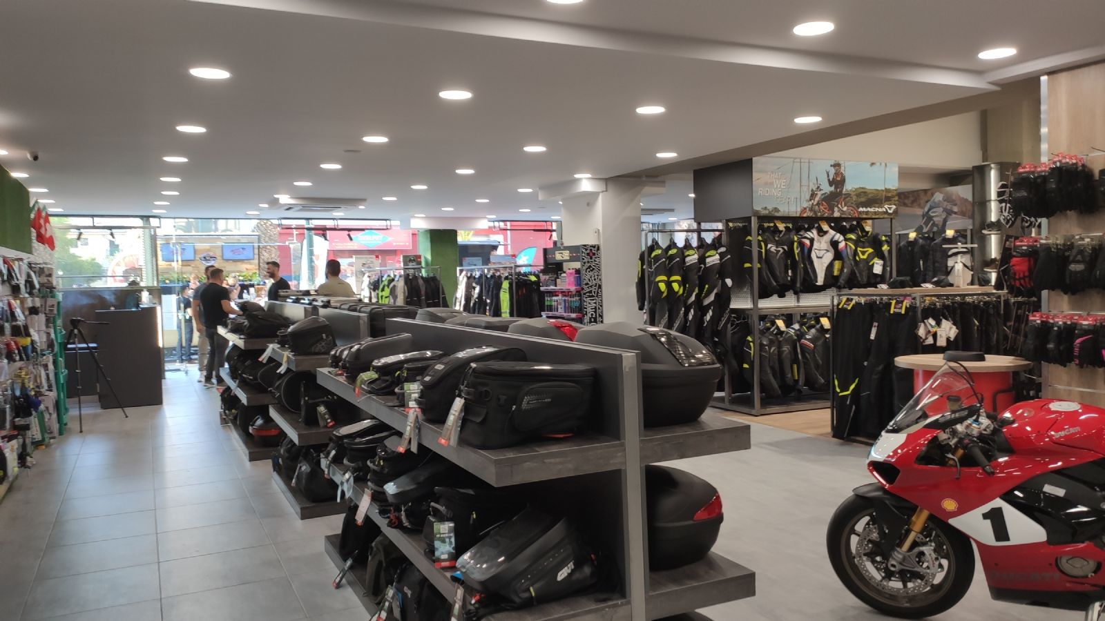 Νέο κατάστημα Moto Market στην Αθήνα - accessories