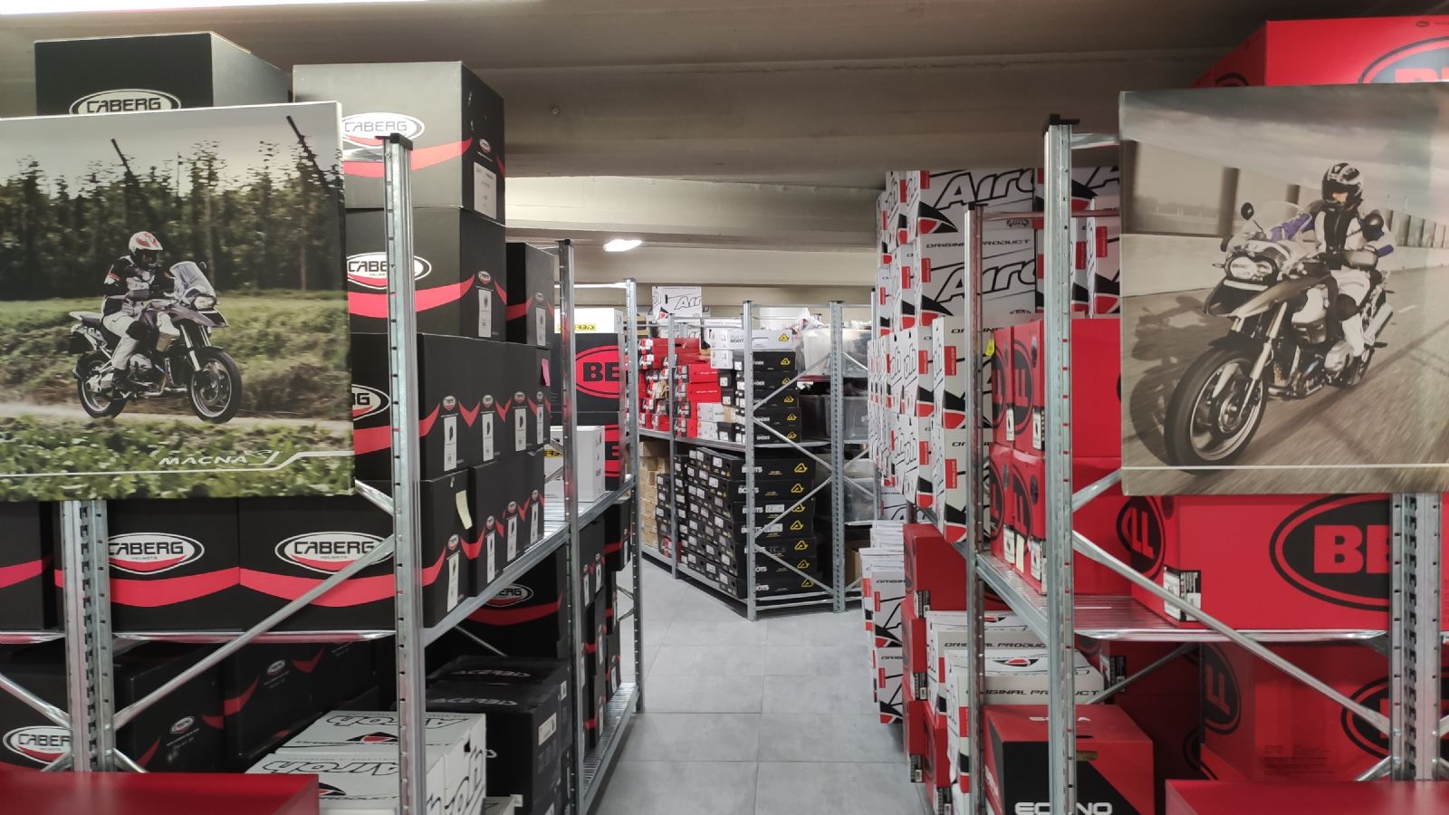 Νέο κατάστημα Moto Market στην Αθήνα - accessories