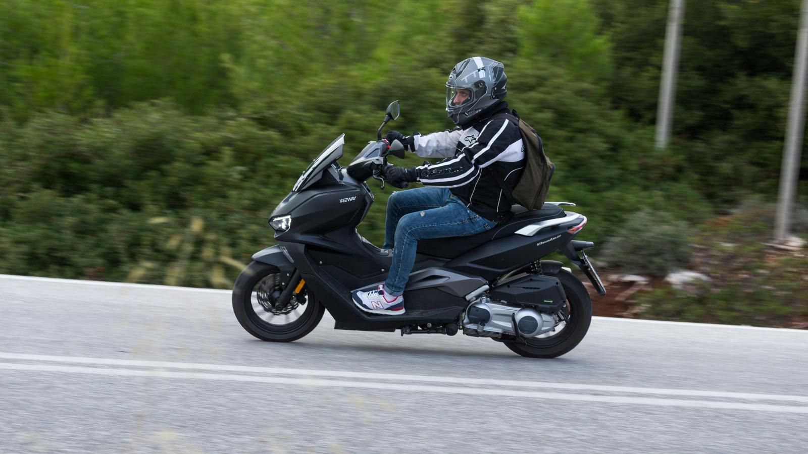Mega συγκριτικό: 10 μεσαία GT scooter BMW C 400 GT Honda Forza 350 Kee