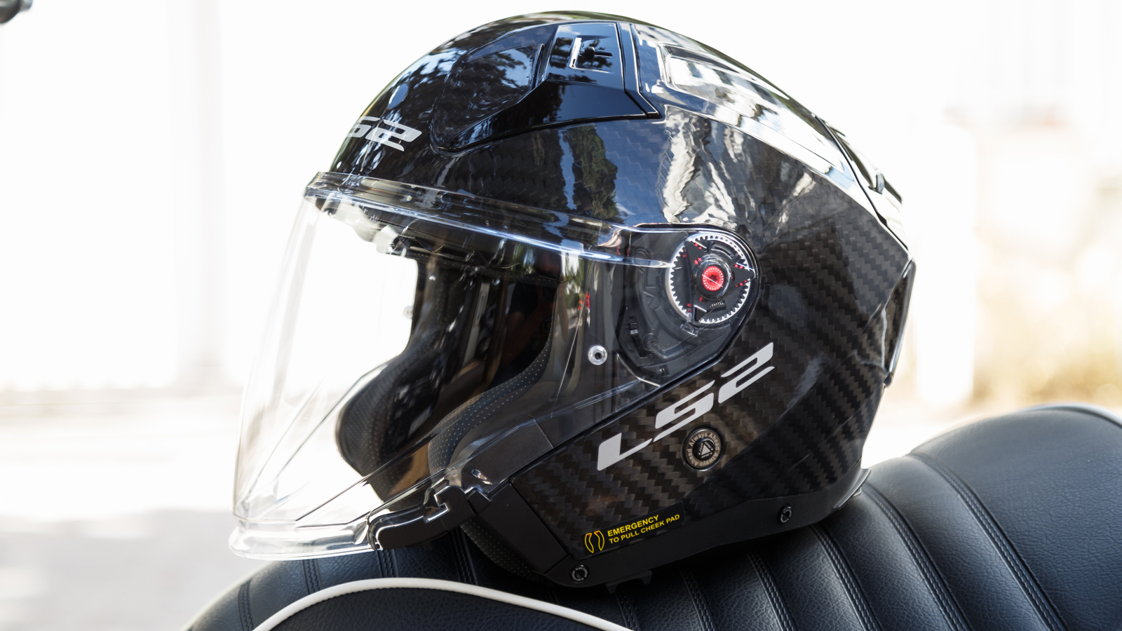 Test LS2 Infinity II Carbon: Το μοναδικό ανθρακονημάτινο jet με 4 κελύ ...