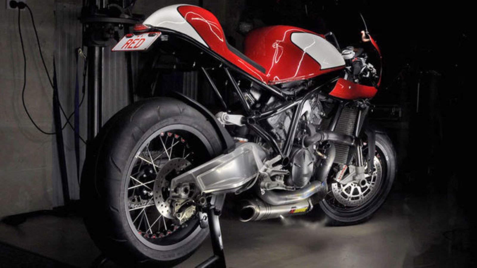 Ρετρό και supersport - ktm 1190 rc8