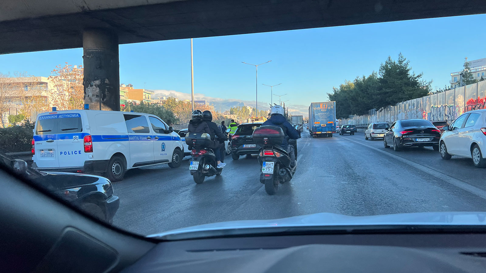 Ατύχημα με μοτοσικλετιστή στον Κηφισό - Καθυστερήσεις στην κυκλοφορία