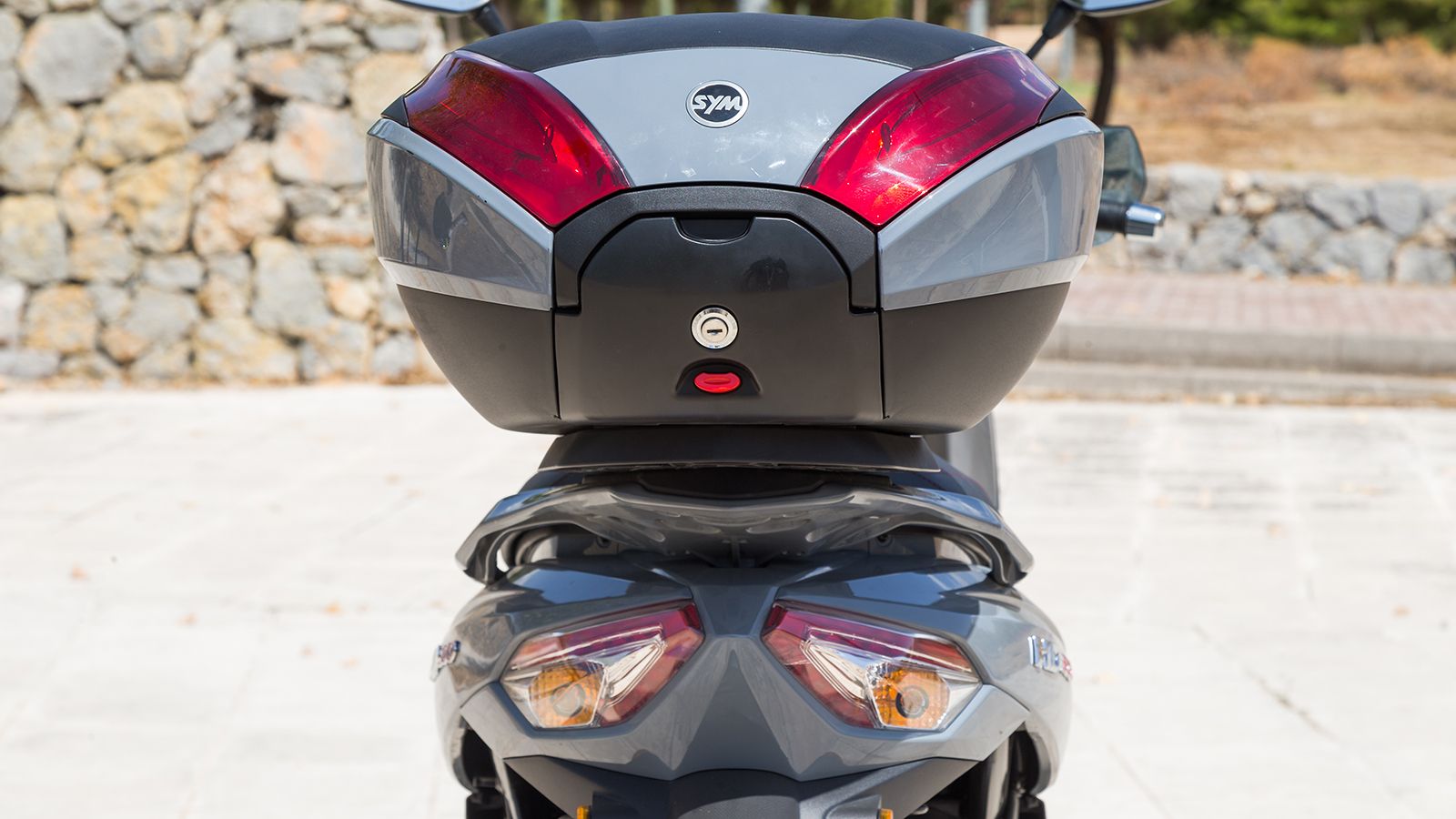 SYM HD 300 ABS / TCS Euro5 Test: Έτοιμο για κυριαρχία Σχεδίαση - - sym hd