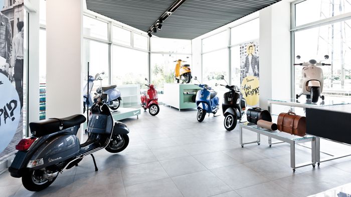 Motoplex. ??? concept store Piaggio - piaggio
